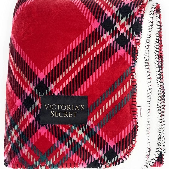 Victoria's Secret | Bedding | New In Package Victoria Secret Plaid ...